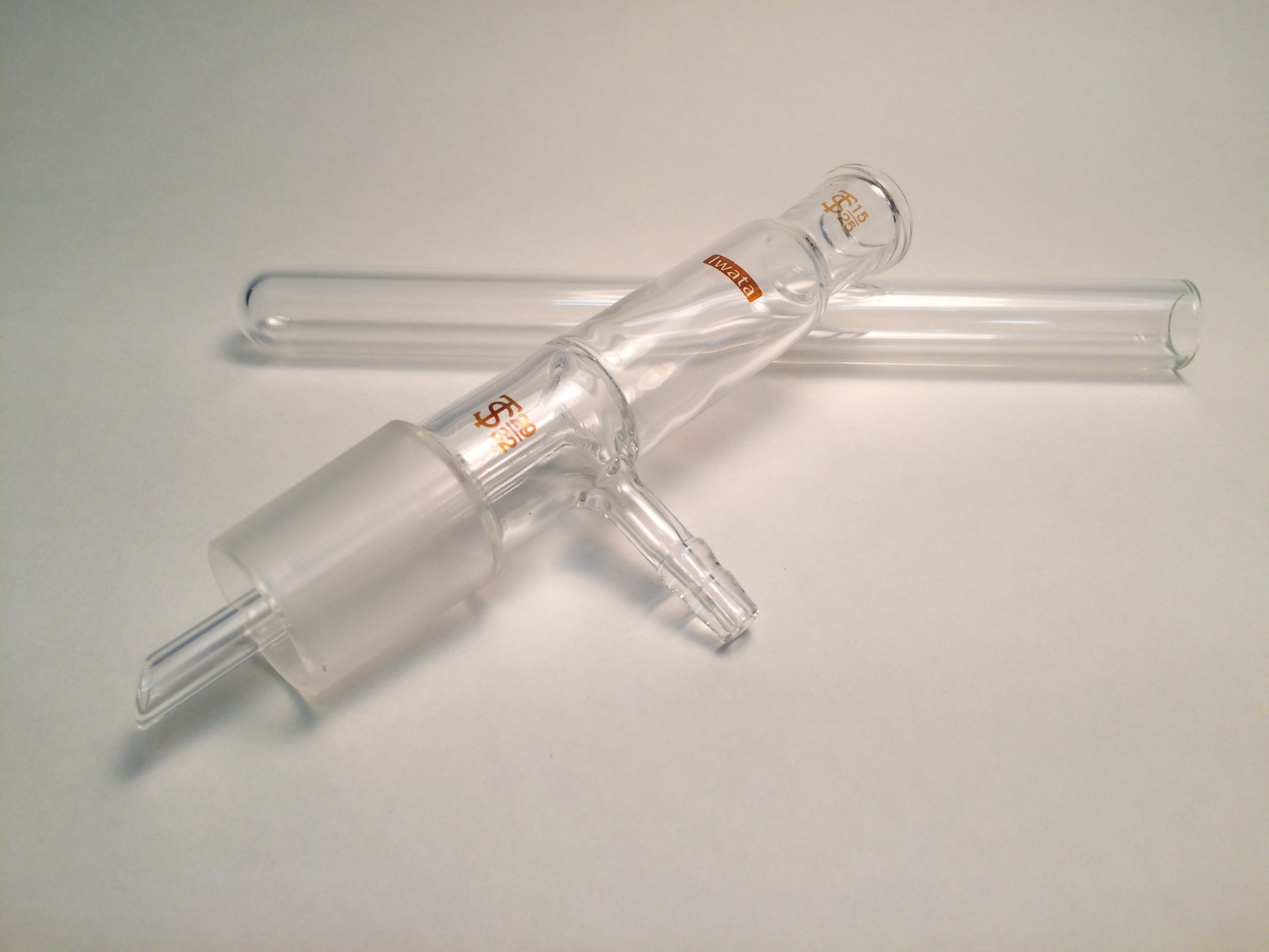 耐熱硝子「吸引用連結管の加工」 | 特注実験用耐熱ガラスPYREXパイレックス器具 石英ガラス器具の理化学ガラスラボ iwaki te-32